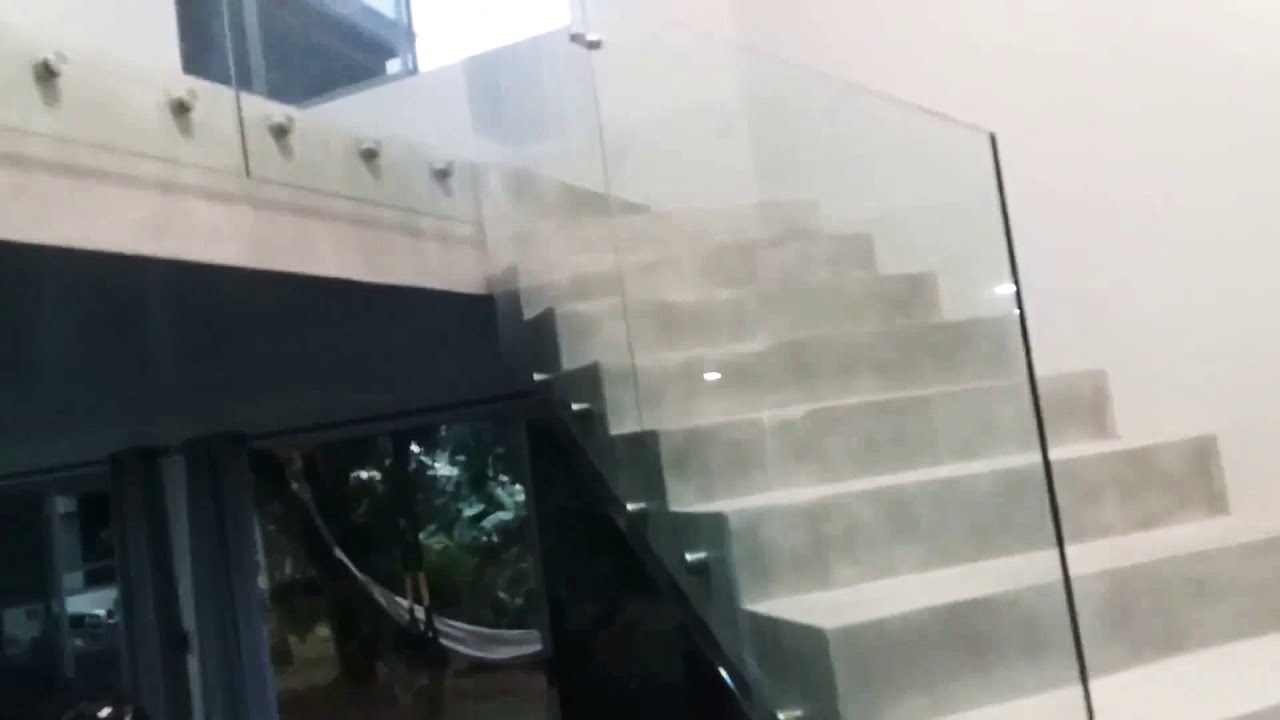 Instalación de barandal, solo vidrio templado y accesorios
