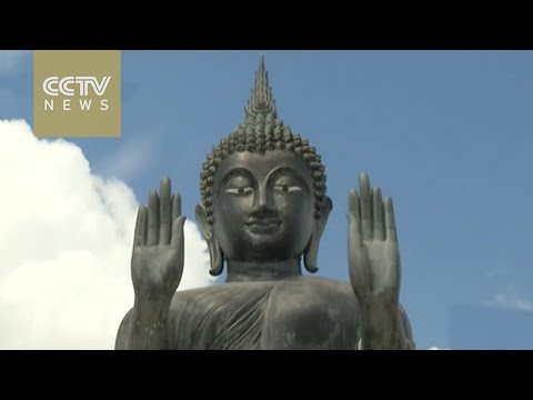 Climate change: Thai village disappearing as sea levels rise