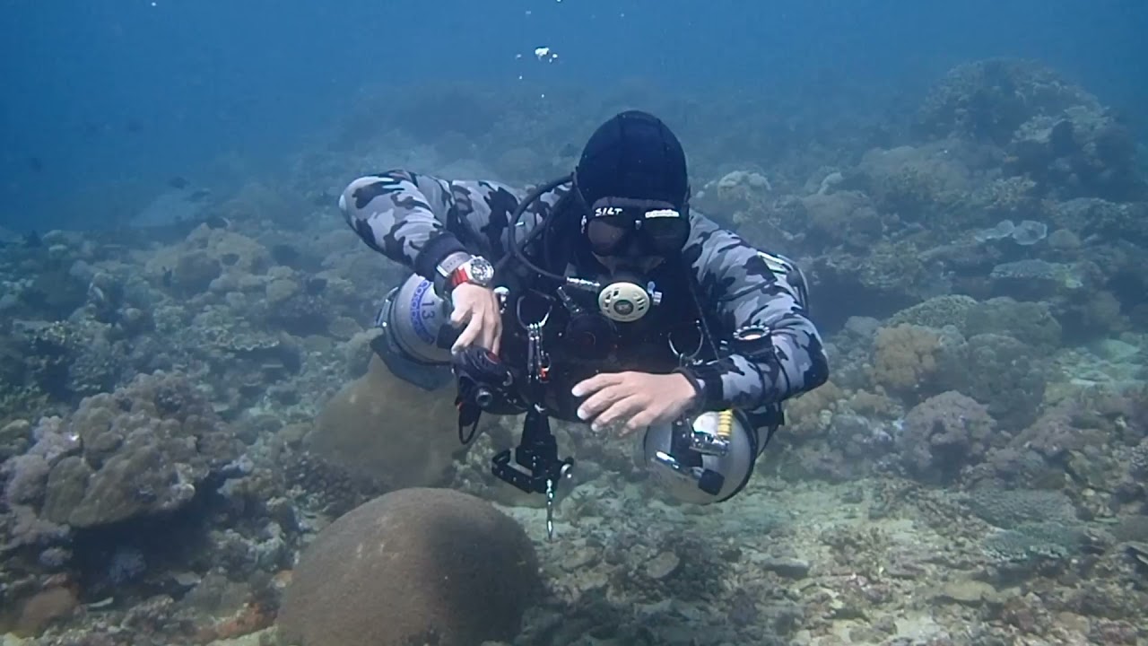 Technical diving gas switch on sidemount