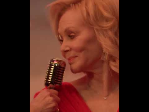 Jean Smart as Deborah Vance and Hannah Einbinder as Ava. Hacks Season 2 premiere.