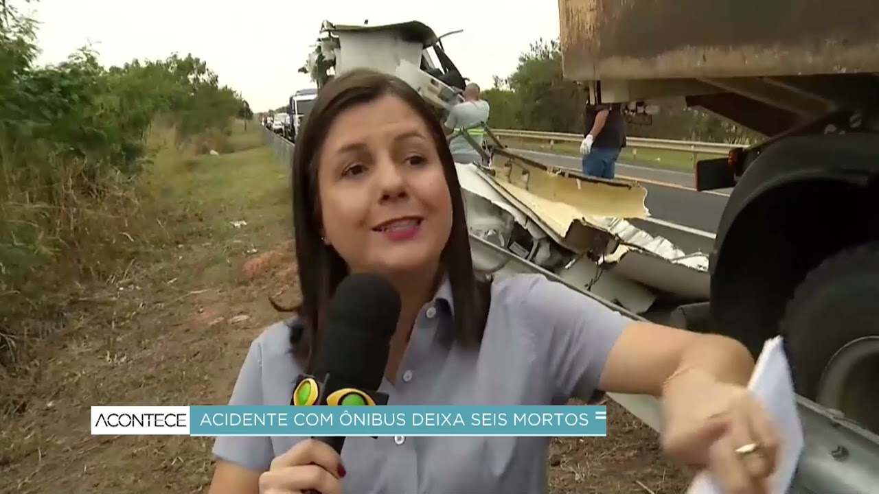 Acidente entre ônibus e micro-ônibus deixa 6 mortos e outros 4 feridos em Ipeúna