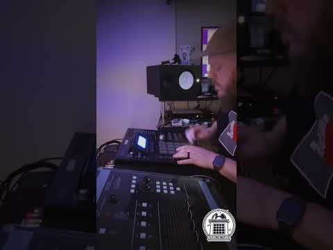 Created a sample and then chopped it on my MPC 3000 #mpc3000 #makingbeats #choppingsamples