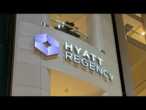Hyatt Regency Orlando International Airport (MCO) Room Tour • Rm 8011 - King Bed with Runway View