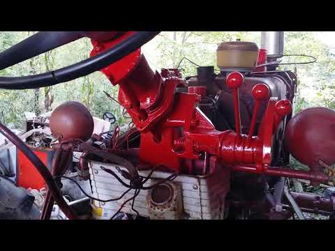 Levers on a 560 Farmall