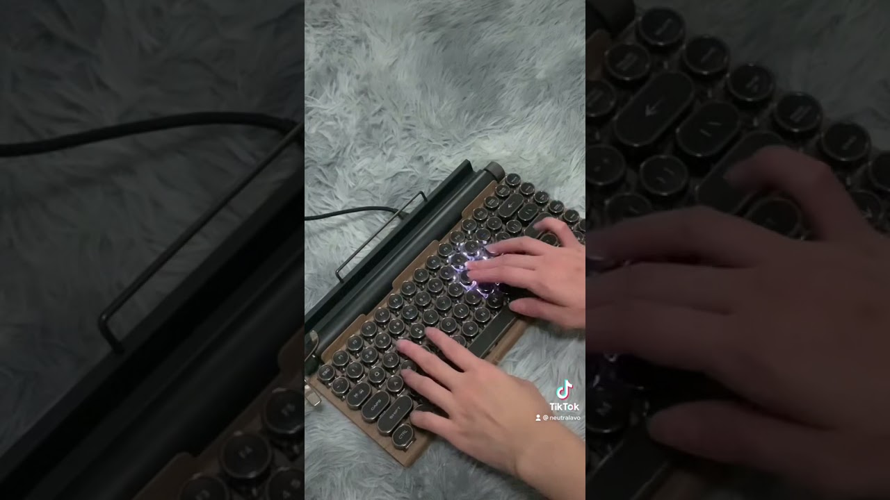 Unboxing typewriter mechanical keyboard retro-style 🥰