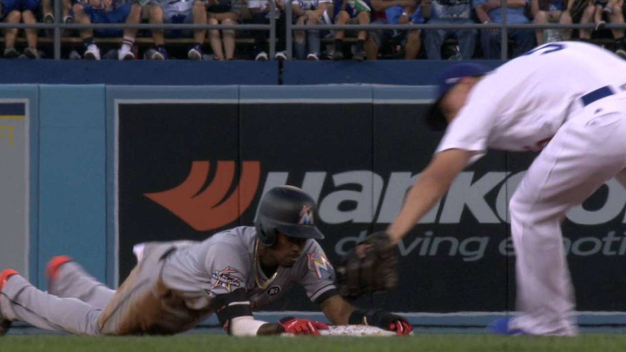 MIA@LAD: Gordon swipes second base
