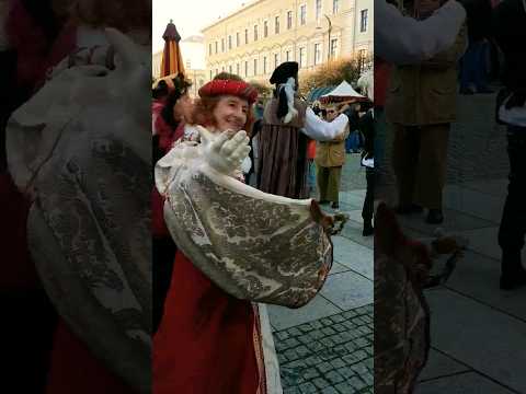 Münchner Adventsspektakel, Mittelaltermarkt (Weihnachtsmarkt), Wittelsbacherplatz, München