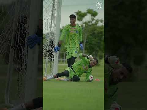 Soaring through the drills, our keepers are getting into their groove ๐ซ๐๐ป#KBFC #KeralaBlasters