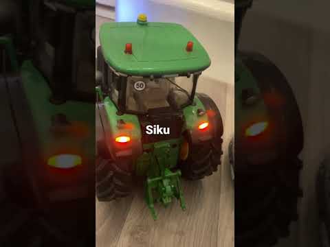 Siku Control 32 John Deere Tractor light check
