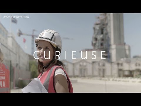Claire est trop curieuse, elle est bien chez VINCI - Version française.