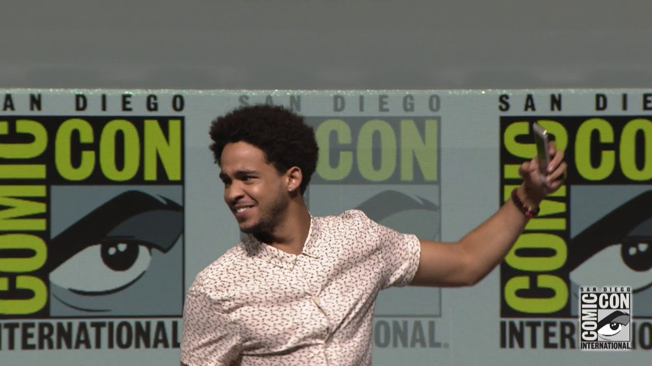 Comic-Con 2018 Panel Highlights Part 1 - Bumblebee (2018)