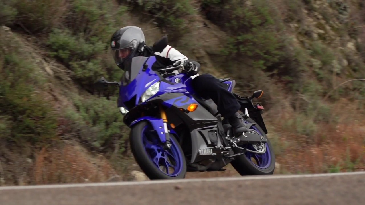 Essential Moto Review: 2019 Yamaha R3