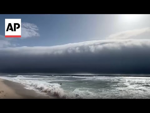 A Giant Tsunami Cloud Freaked Out Beachgoers in Portugal