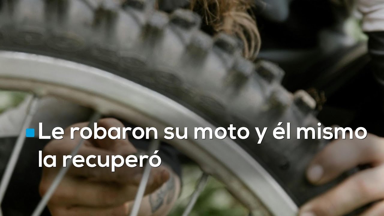 ¡Le robaron la moto y él mismo la recuperó! La madre del ladrón le ayudó a entregar al delincuente