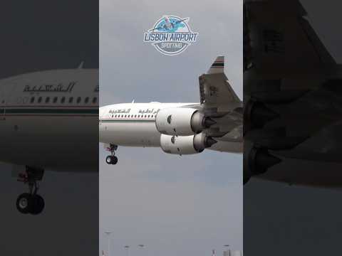 Rare Airbus A340-500 ๐ฉ๐ฟAlgeria Government landing at Lisbon Airport