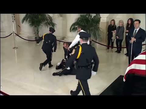 Honor guard collapses while Sandra Day O’Connor lies in repose at the U.S. Supreme Court