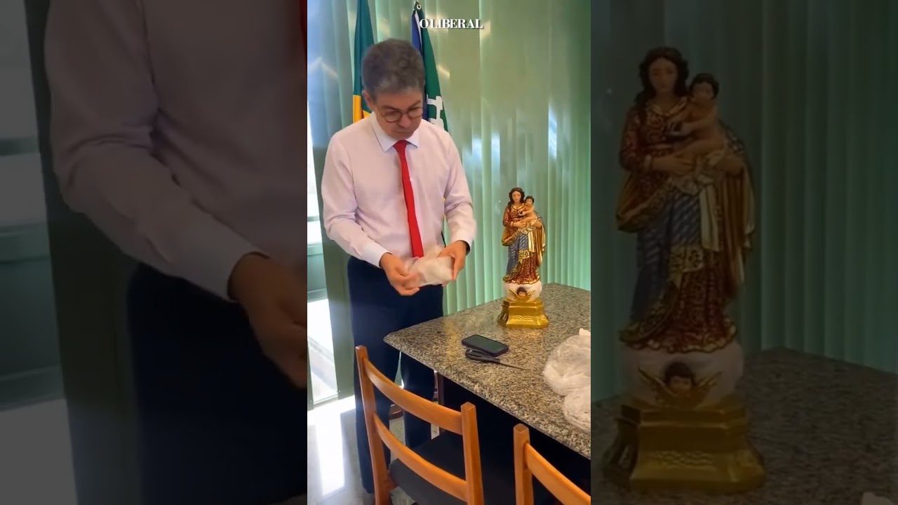 PT Senator Randolfe Rodrigues receives image of Our Lady of Nazareth