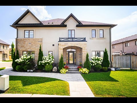 1 Sonoma Valley Crescent, Hamilton Home - Real Estate Properties