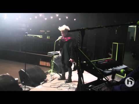 Lucy Love demonstrates TC-Helicon VoiceLive 2 in action