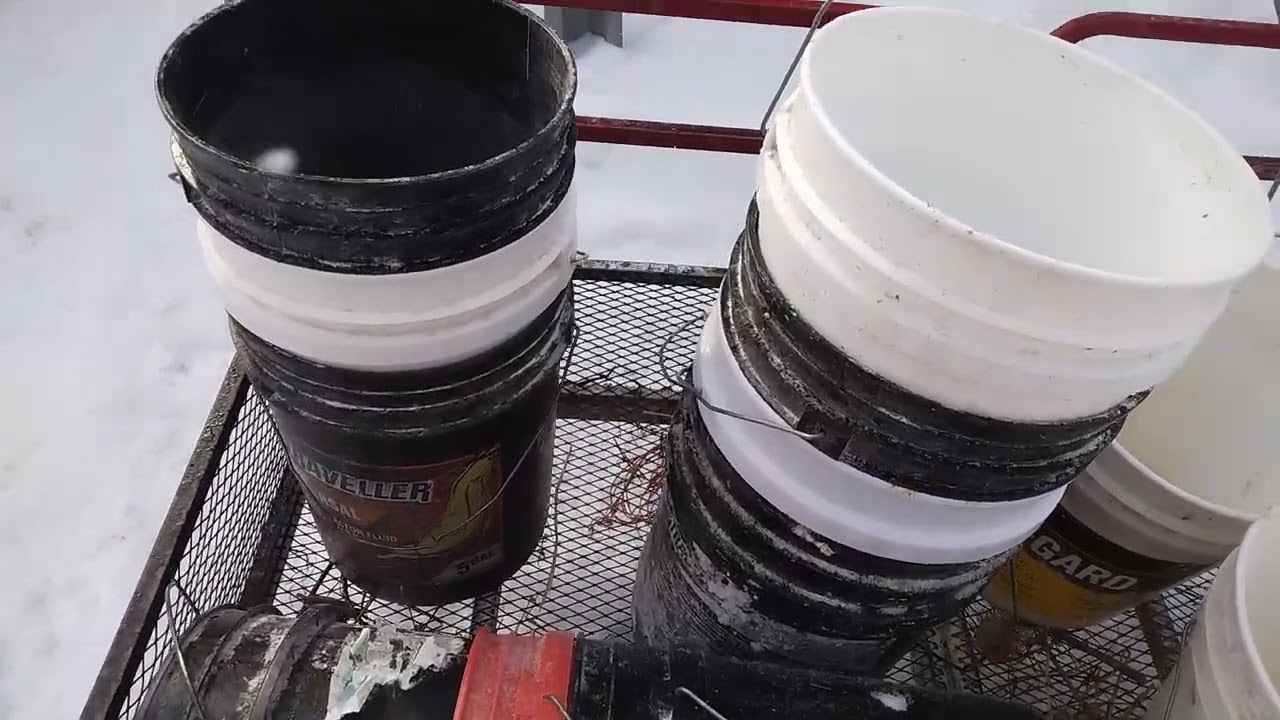 How to properly stack 5 gallon buckets, so they don't stick.