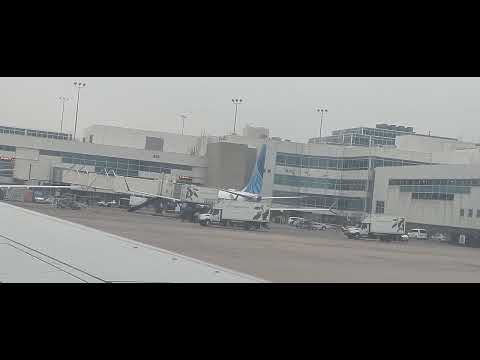 United Airlines taxi at Denver International Airport
