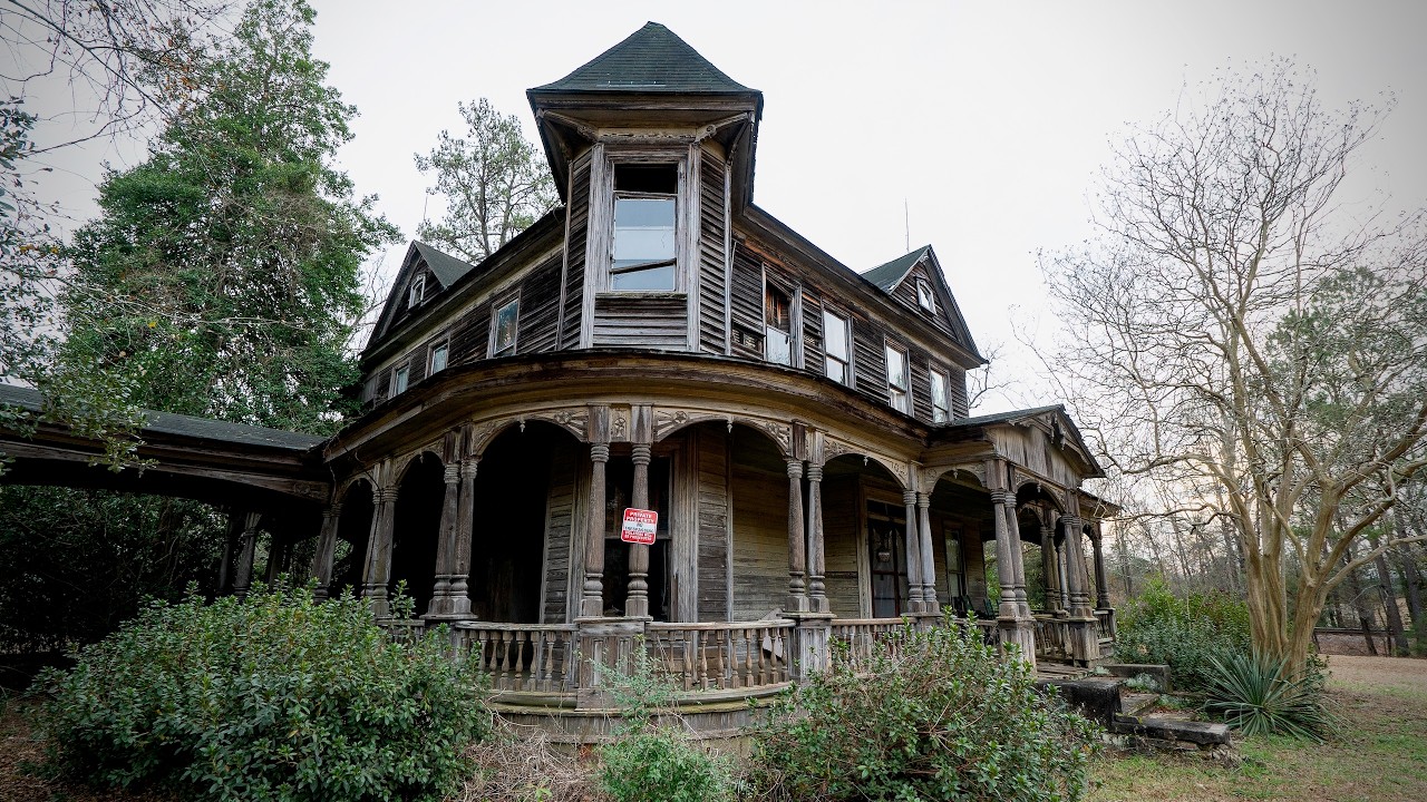 Abandoned Victorian Mansion of Missing Family | Found Live Shotgun Shells Inside