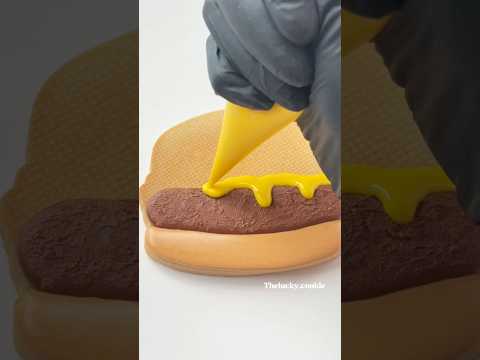 Burger Cookie π Royal icing Recipe link in bio #cookiedecorating #burger #satisfying #easy #tasty