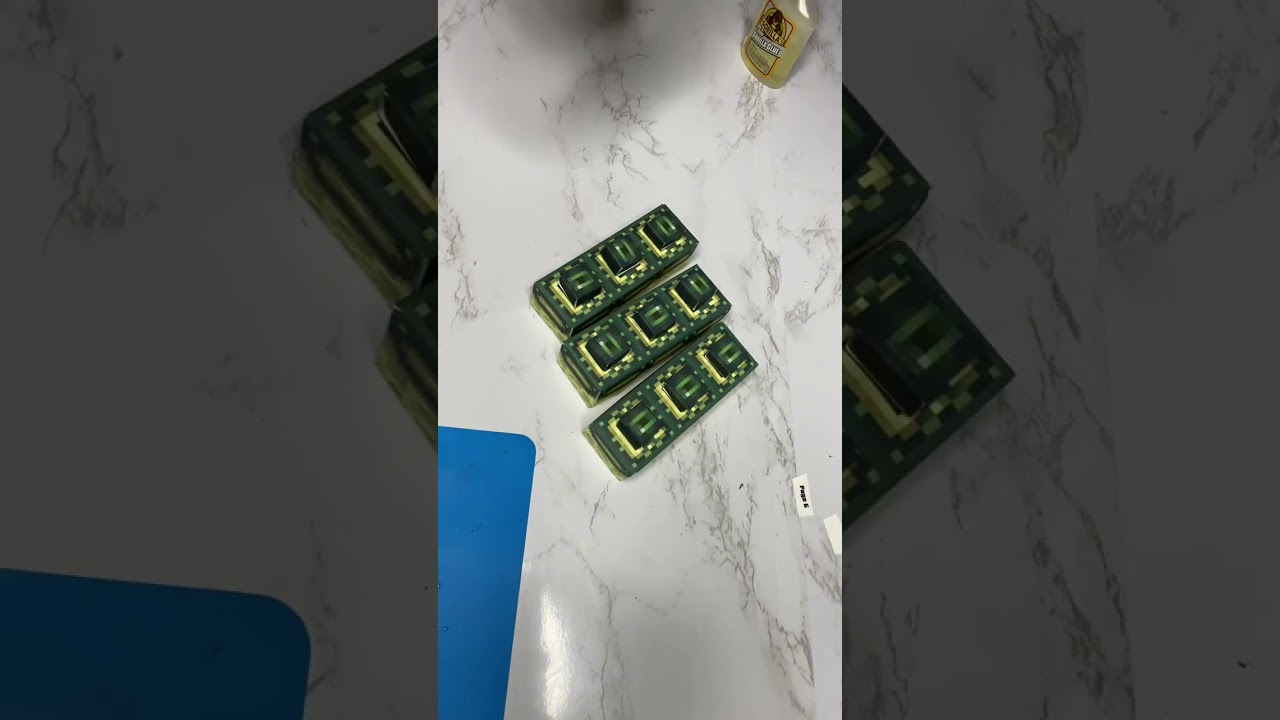 Tutorial for a Minecraft Graduation Cap Topper.