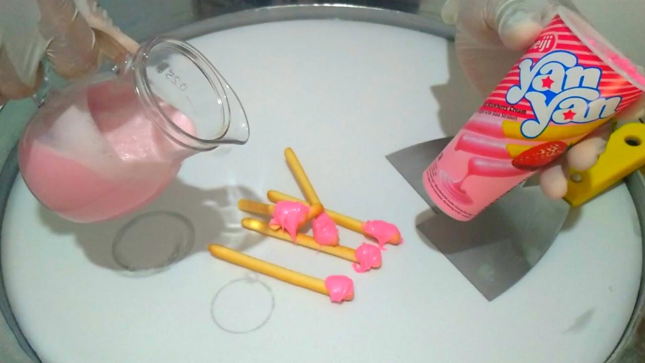 Es Krim Roll Strawberry Yan Yan Biskuit Stick | ASMR ICE CREAM ROLLS