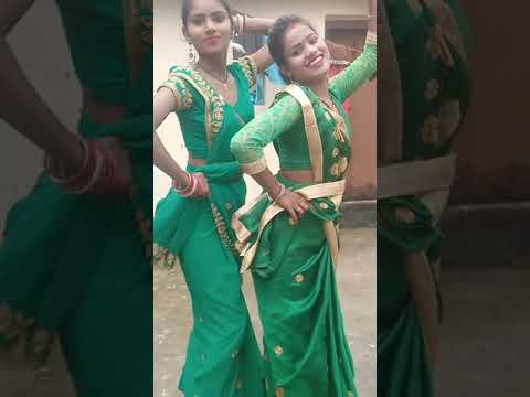 देखिए रजनी और शालू का डांस