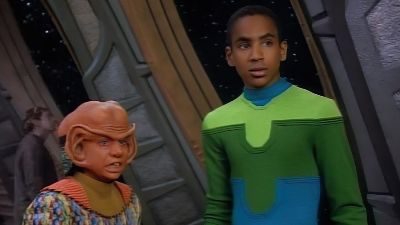 DS9 - 24th Century Fashion (Part 2 - Accidental Boner)