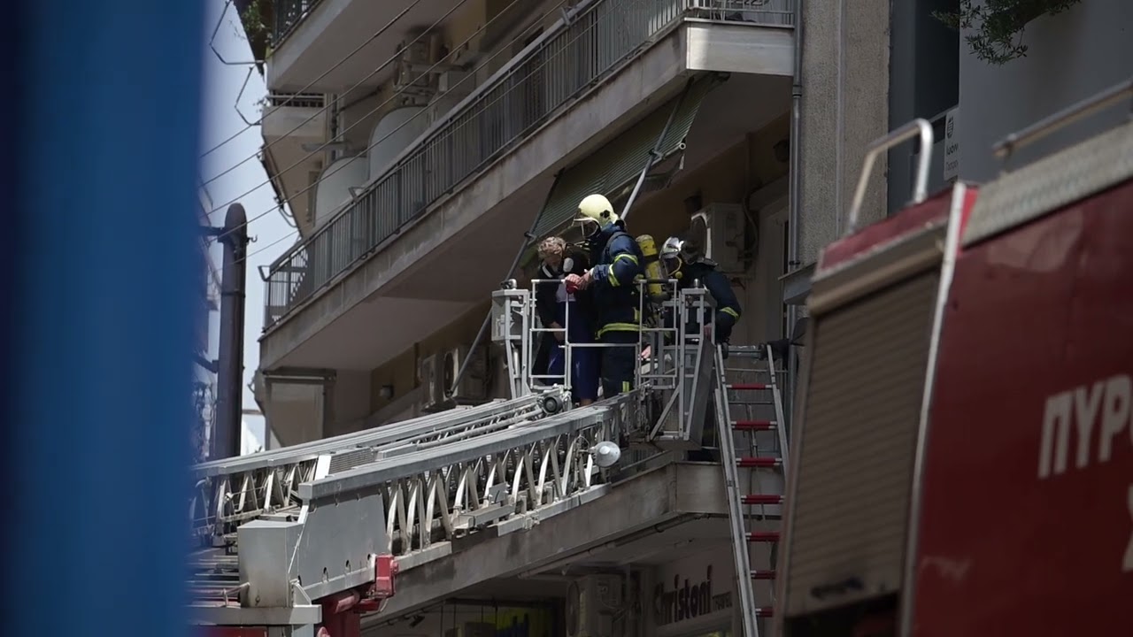 Τρεις γυναίκες απεγκλωβίστηκαν από την πολυκατοικία της Μανδηλαρά λόγω ...