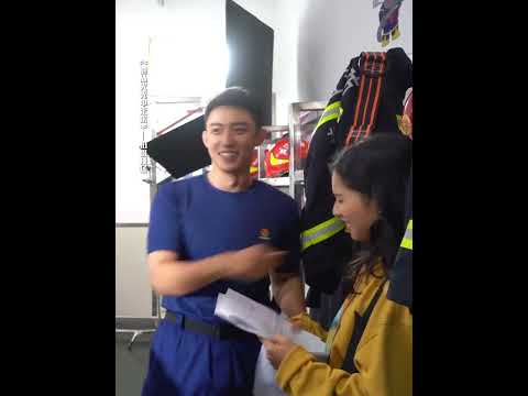 #他从火光中走来 林陆骁南初甜进我的心巴里 胰岛素给大家准备好了 #黄景瑜 #张婧仪 | Bright Eyes in the Dark | 他从火光中走来 | iQIYI