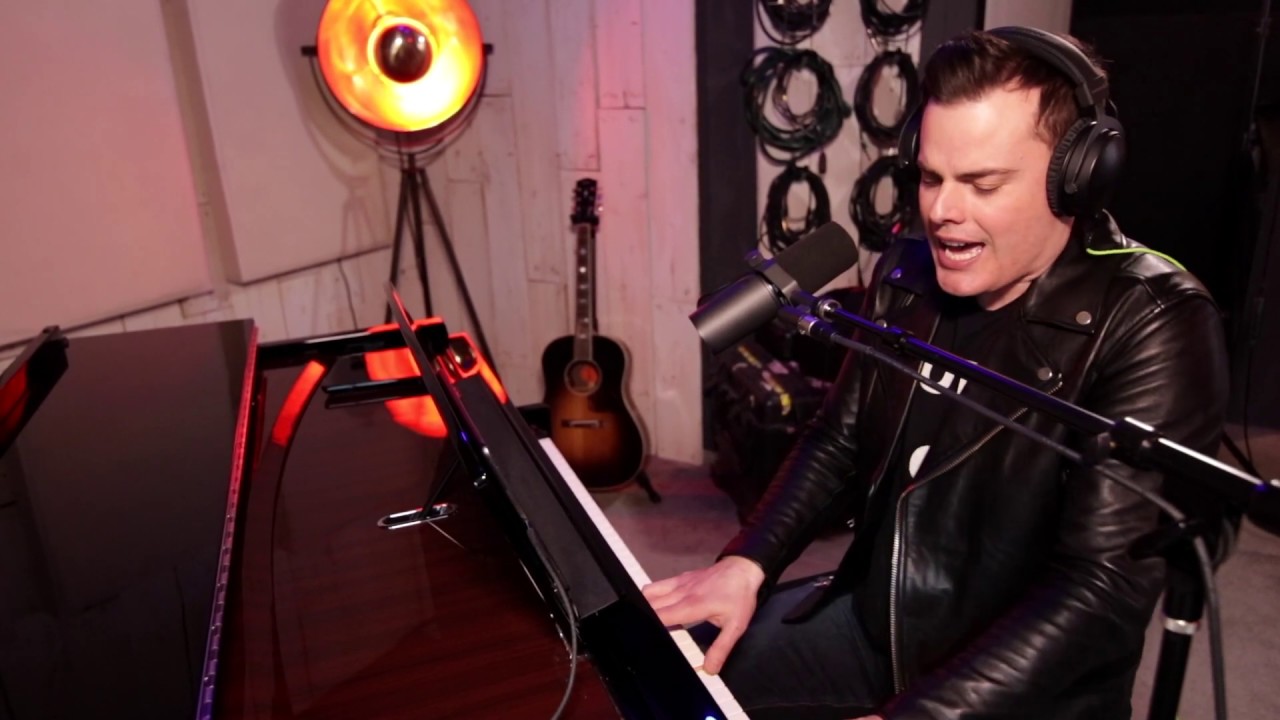 Killer Queen - Marc Martel (one-take)