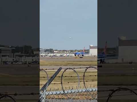 sun country 737-800 departure