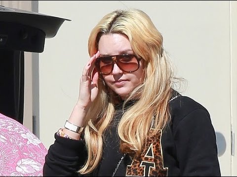 Amanda Bynes #1 (2014) - Her Parents Pack Up Boxes at Storage Facility