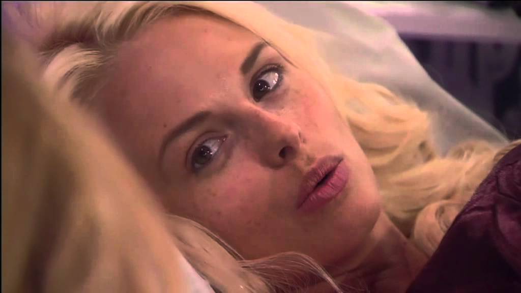Two blondes bedsharing