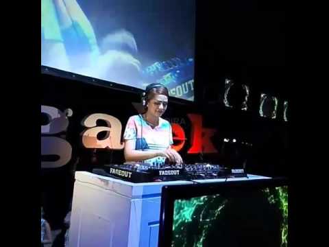 Perform Dj Yasmin di Trenggalek Spectarun 2015