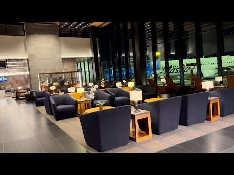 Paine Field Everett airport walk through. Is it worth flying out of?