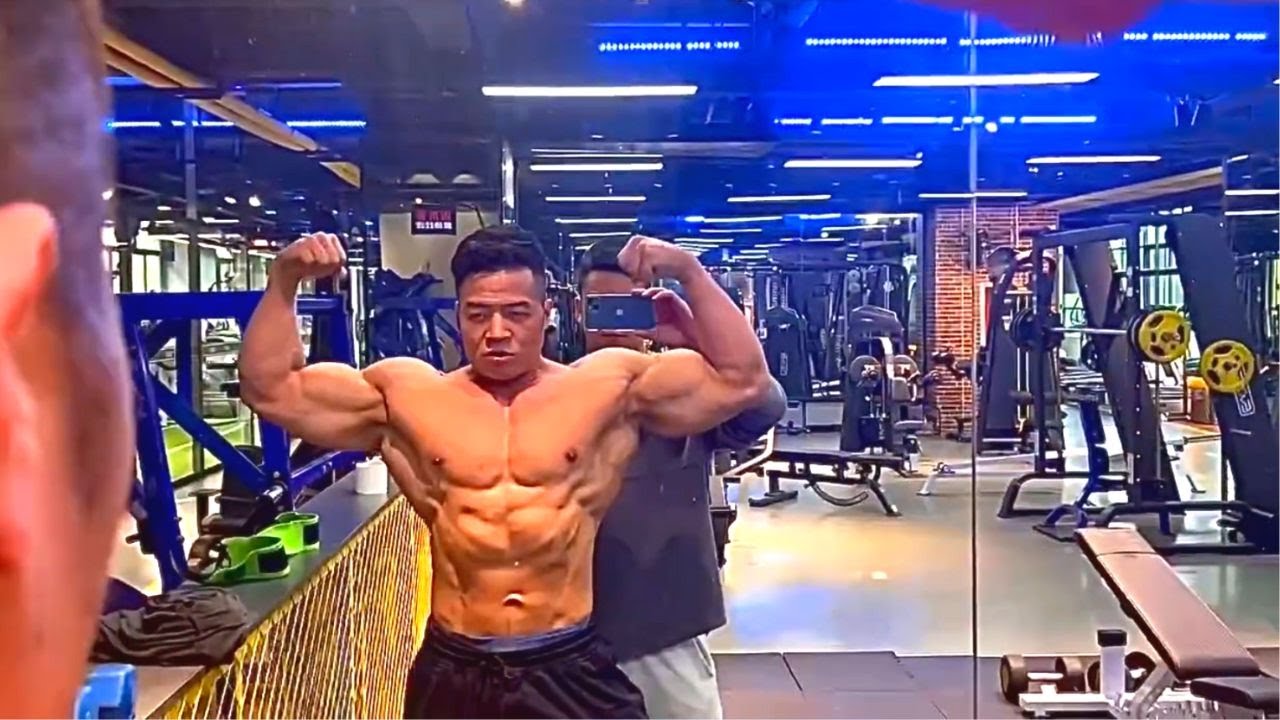 Chinese Bodybuilder Muscle Flexing # 44
