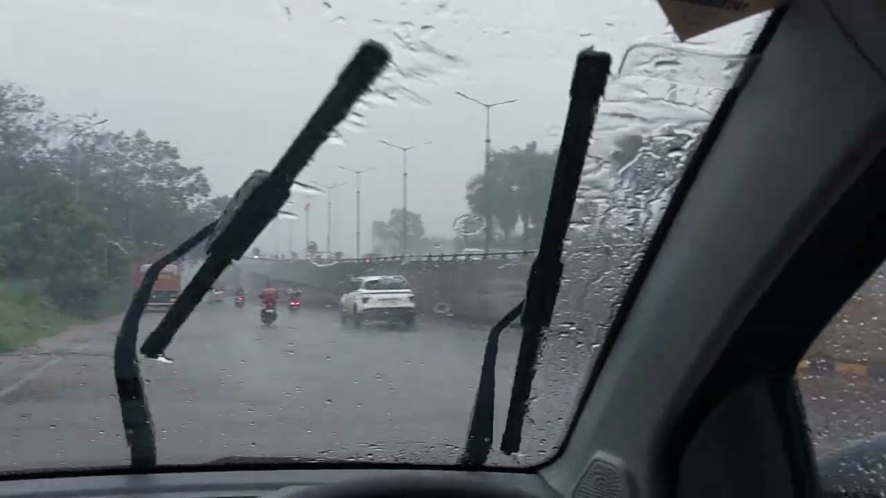 Bosch ClearAdvantage Frameless Wiper Performance in Heavy Rain