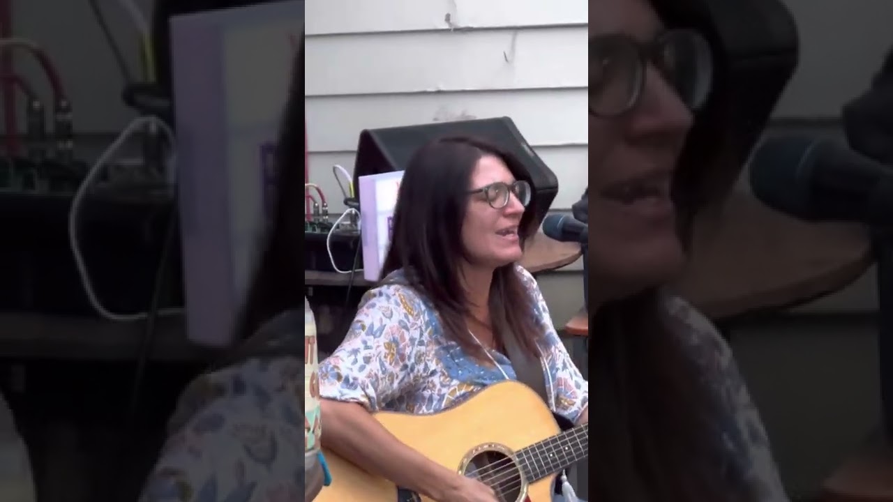Hire Robin Lore - Singing Guitarist in Dallas, TX | GigSalad