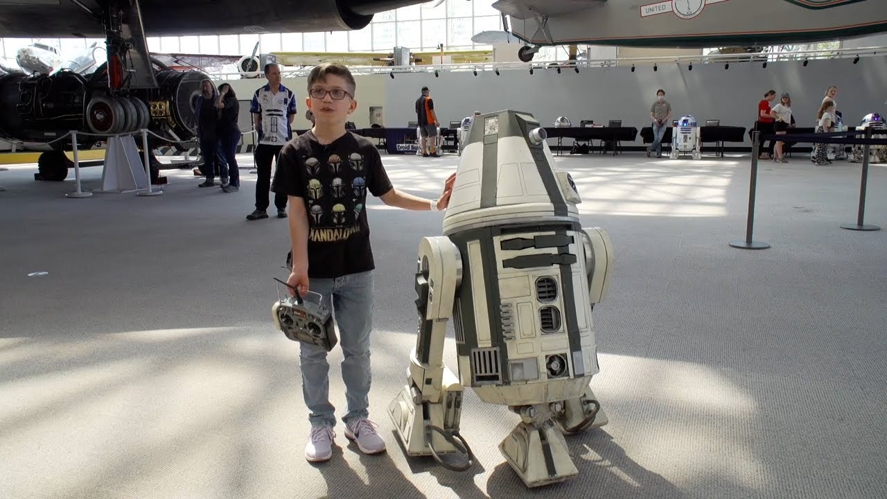 R2-D2 Builders Club Expo has the droids you're looking for