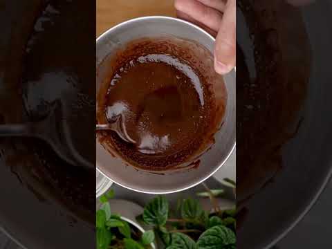 Easy cheat to get latte art on hot chocolate #barista #coffee #cafe #latteart