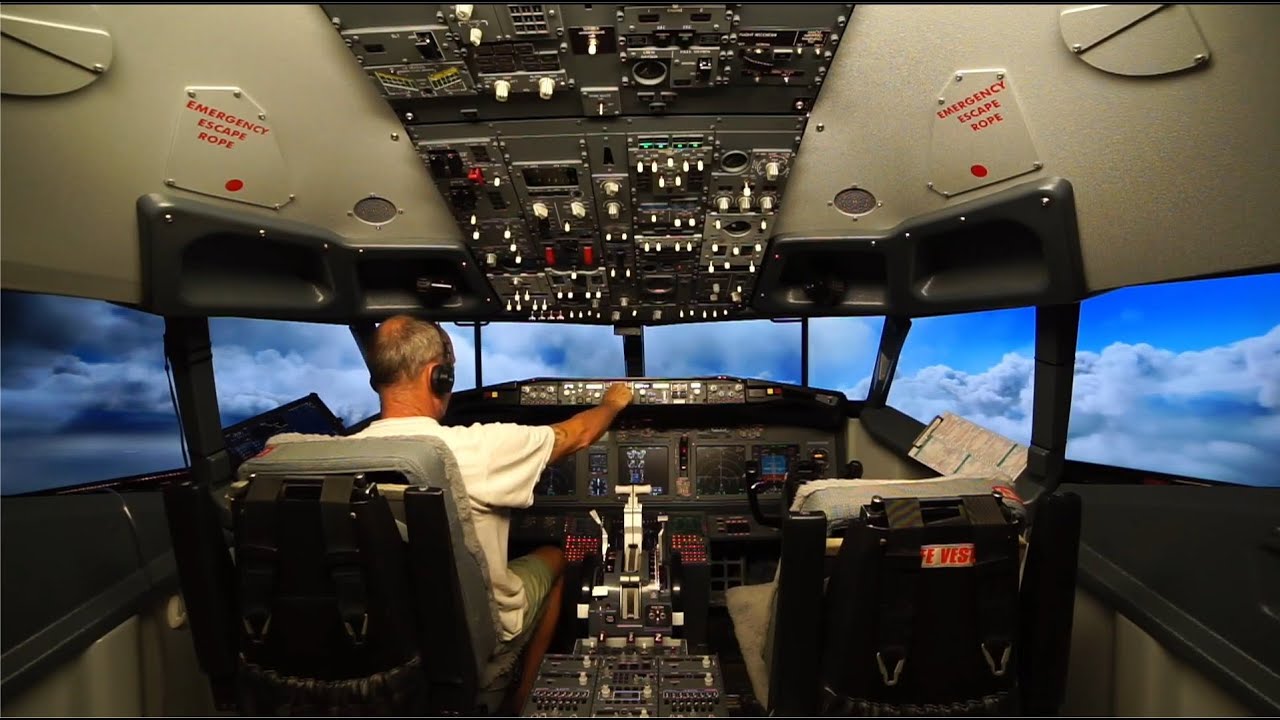 737 800 Simulator Cockpit