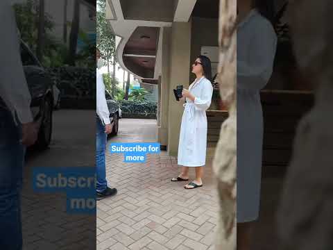 #shorts #kareenakapoorkhan #instructions in #bathrobe