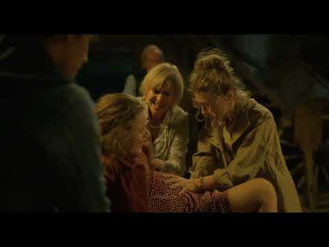 C'est quoi ce Papy! (2021): Juliette gives birth in a barn during a storm