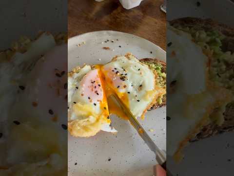 Cheesy Fried Egg Hack 🍳