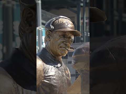 Doug Pederson has NEVER seen the Philly Special Statue in person