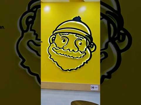 Suasana Beard Papa di AEON Mall BSD. Cake favorit untuk camilan dan nongkrong bersama keluarga.